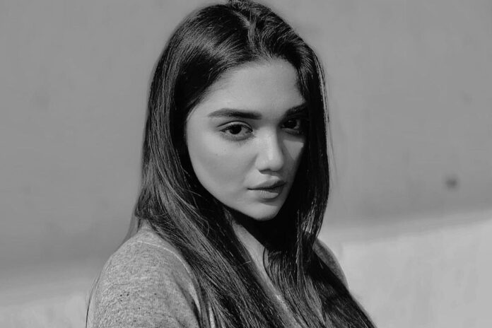 Romaisa Khan Biography, Age, Family, Tiktok ID, Net Worth, and More